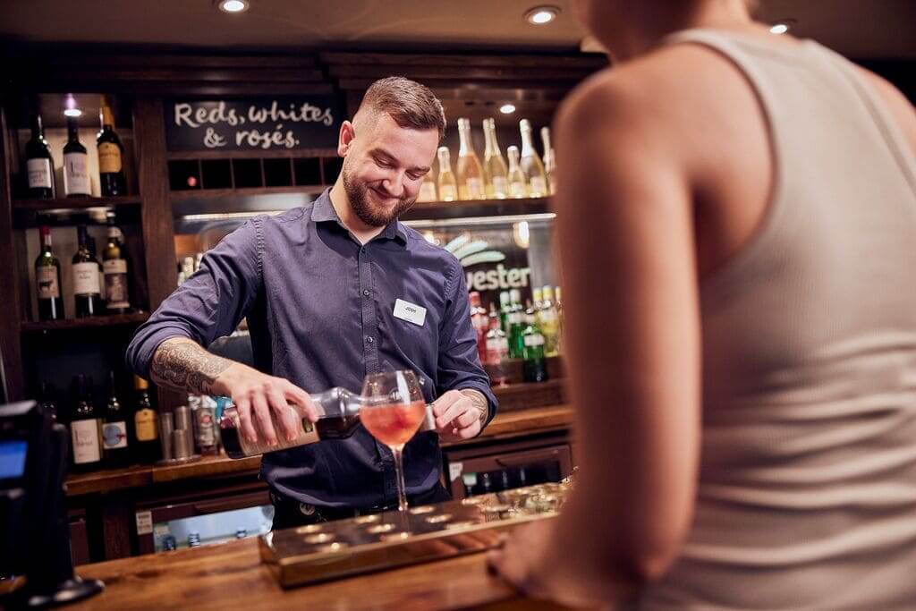 Pour, serve, smile: Bar and Waiting jobs at Harvester are calling!
