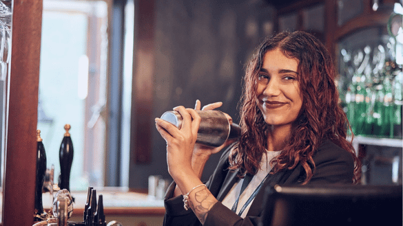 What is an assistant manager? Your guide to starting a leadership ...
